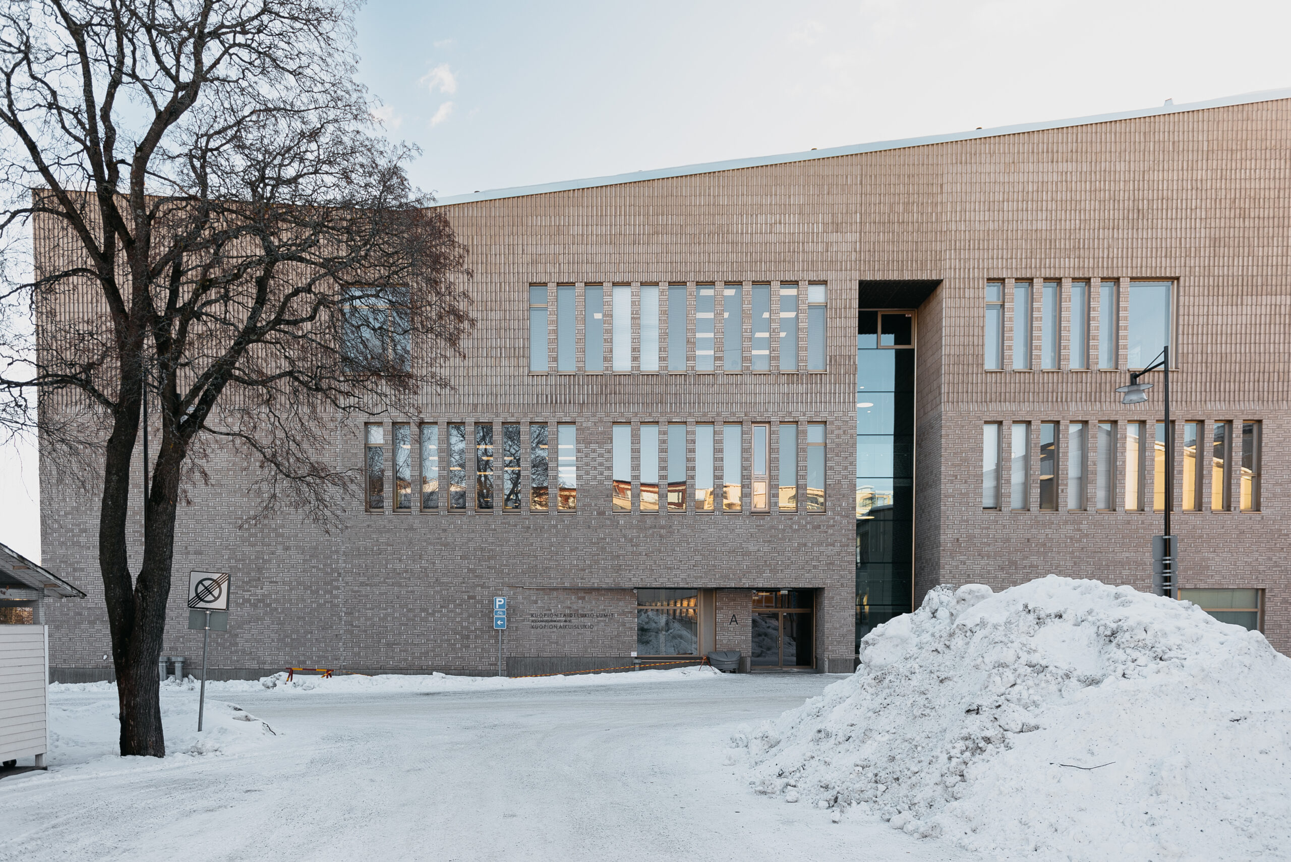 Taidelukio Lumit - Tiili-info